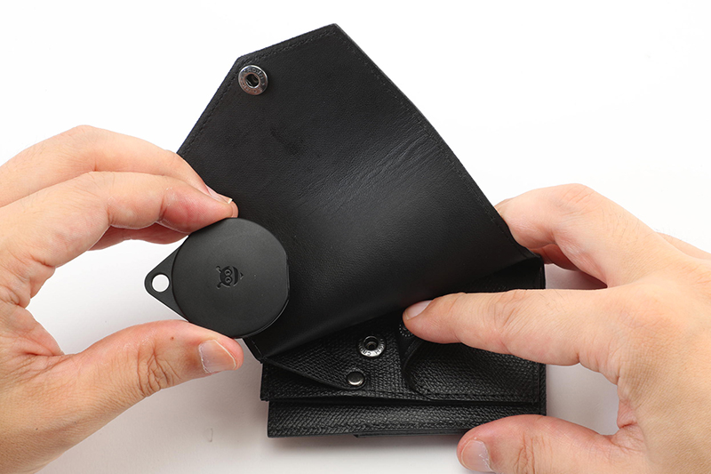 スマートタグも入る小さい財布 abrAsus｜ソースネクスト